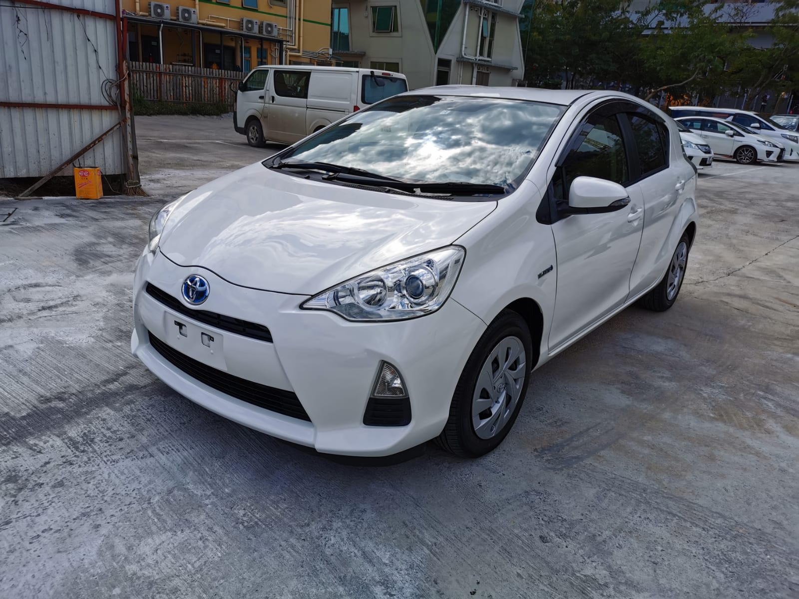 2014 Toyota AQUA PRIUS C HYBRID 1.5